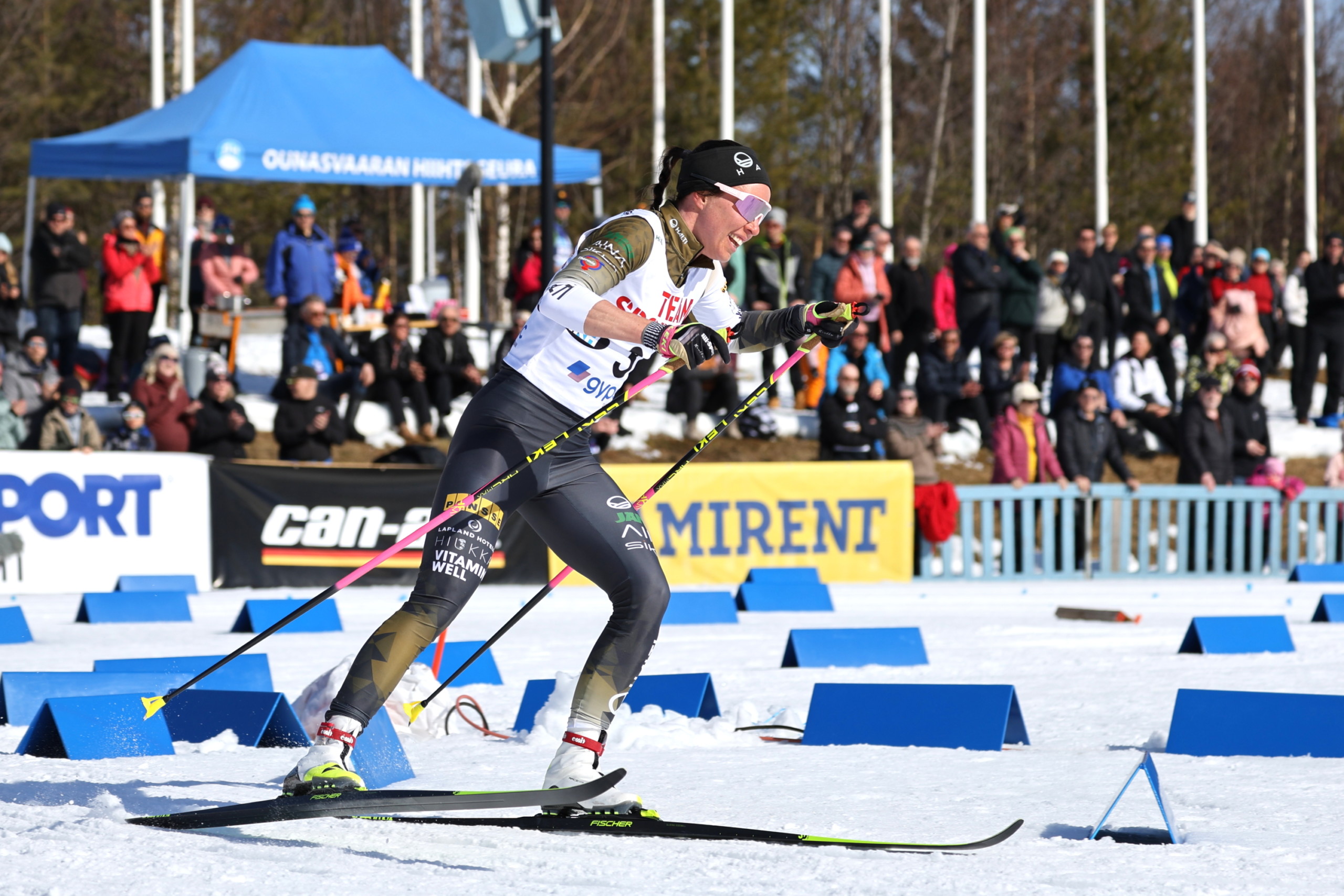 Kerttu Niskanen ja Ville Ahonen juhlivat voittoja Suomen Cupin kauden päätöskilpailuissa ...